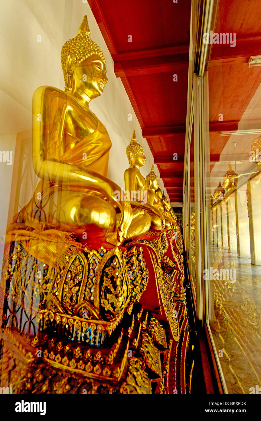 Wat Phra Chetuphon monastery King Rama one Chakri dynasty ; Sitting ...
