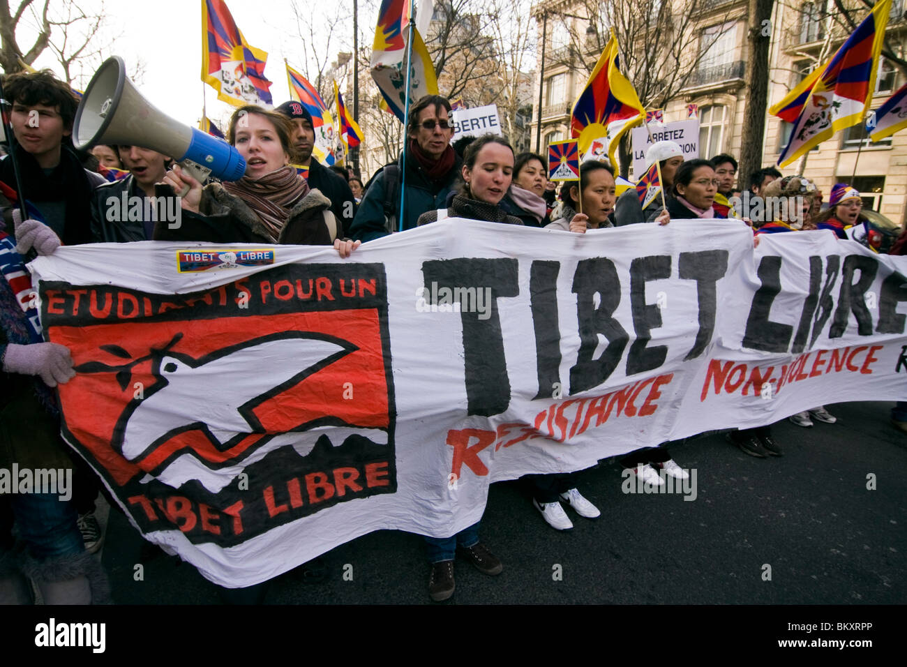 Tibetans in paris hi-res stock photography and images - Alamy