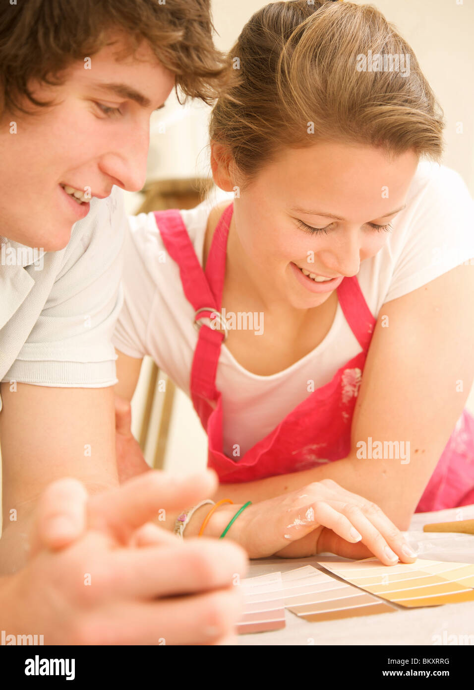 Two men leaning over table hi-res stock photography and images - Alamy