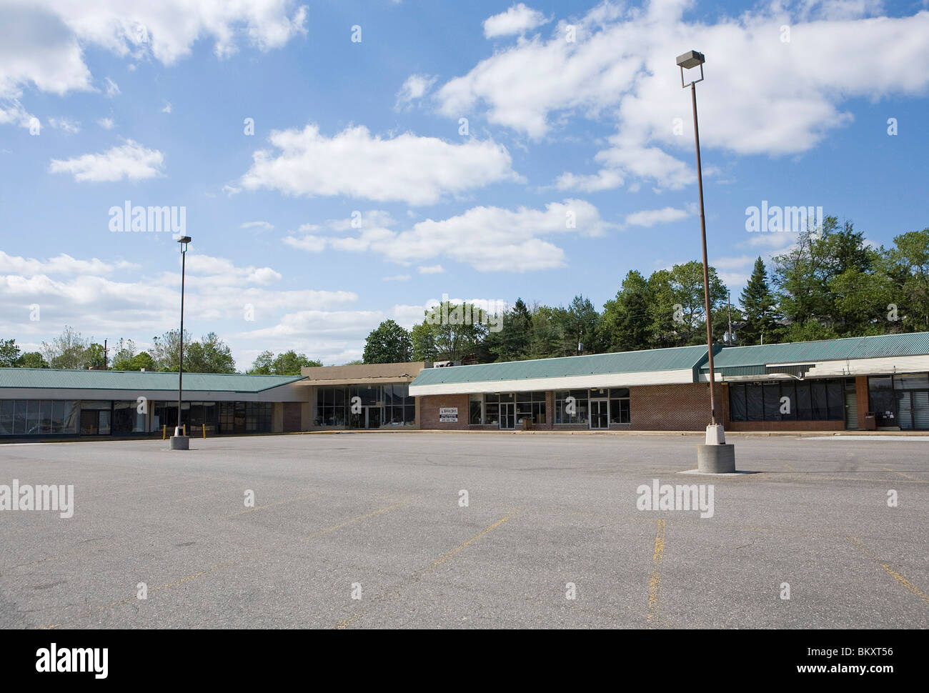 An empty retail shopping center Stock Photo - Alamy