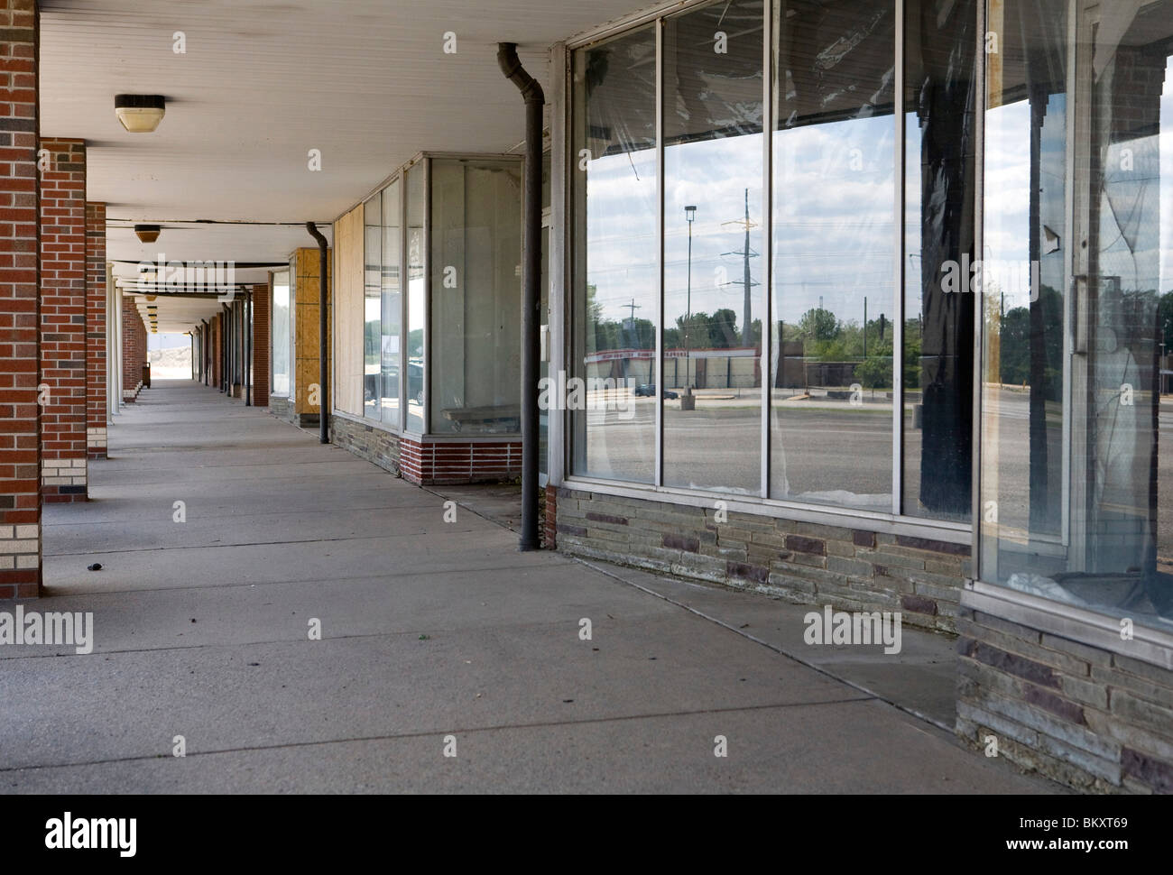 An empty retail shopping center Stock Photo - Alamy