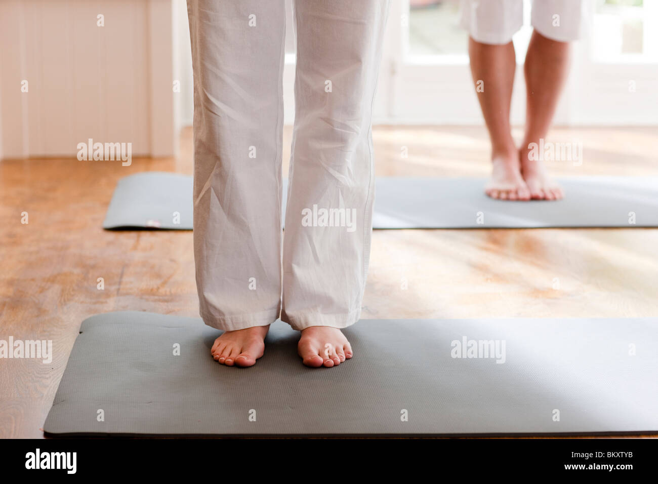 Barefoot Female Legs Standing Up High Resolution Stock Photography and ...