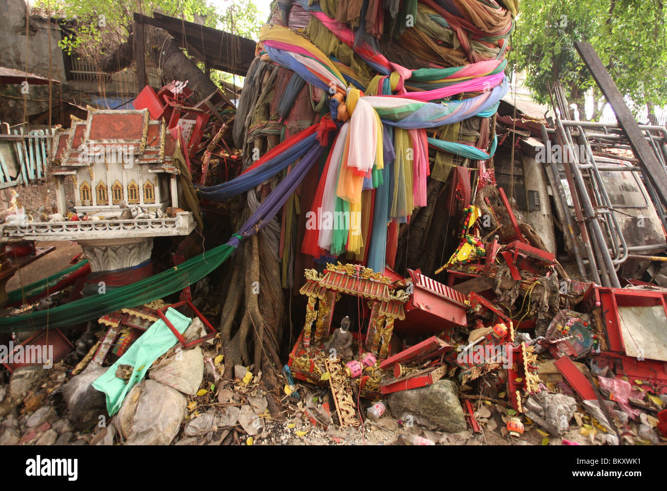 Fallen into disrepair hi-res stock photography and images - Alamy