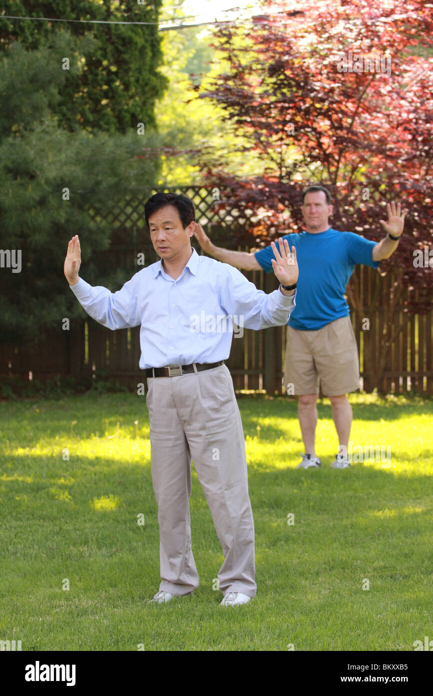 people practicing tai chi Stock Photo - Alamy