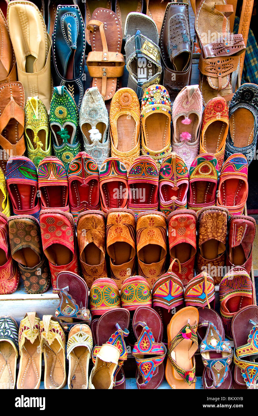 Traditional shoes india hi-res stock photography and images - Alamy