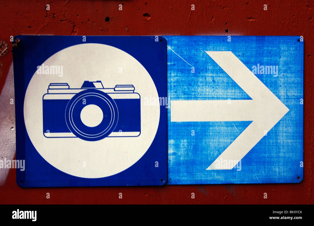 Photographers entrance sign Stock Photo - Alamy