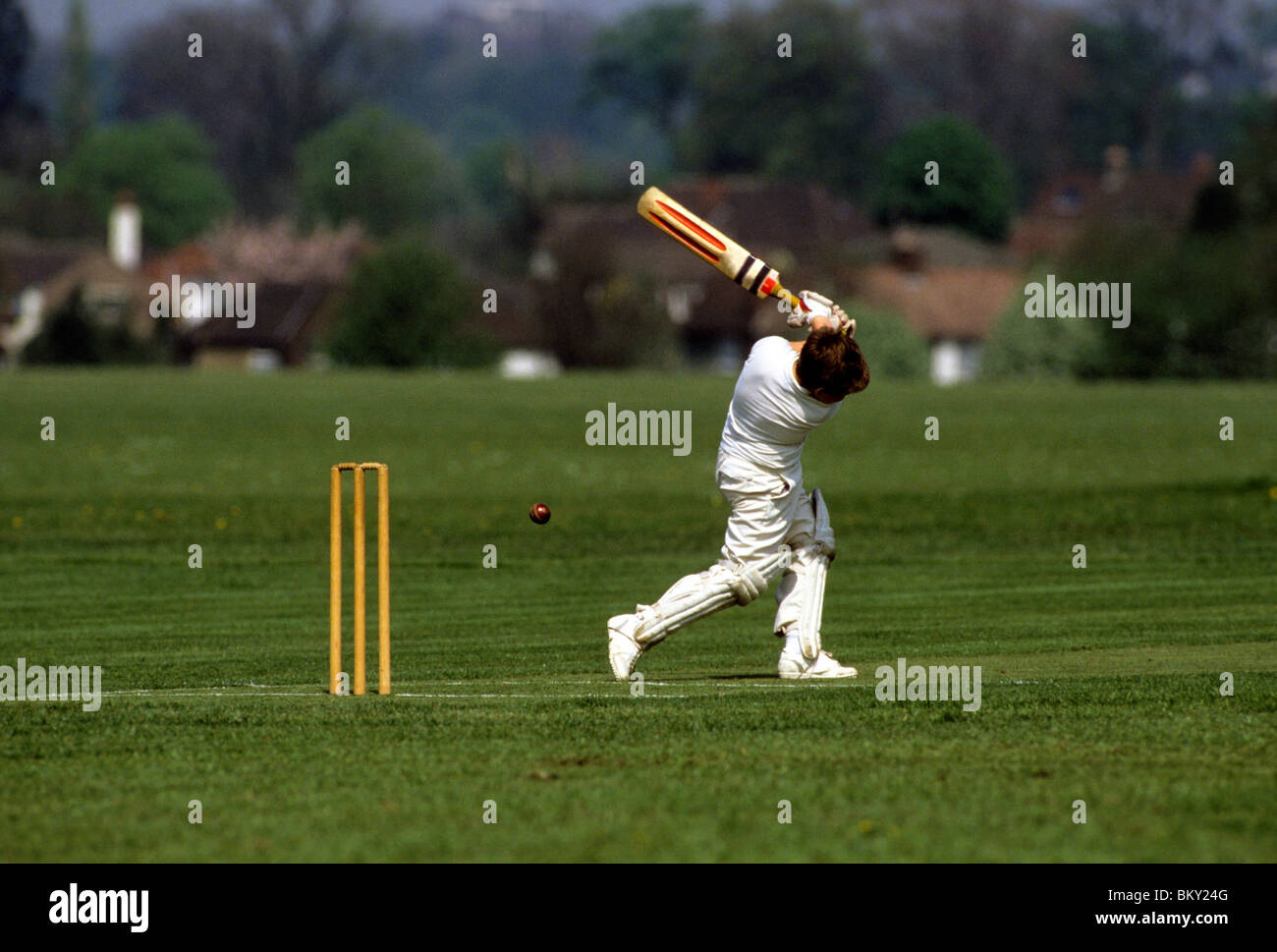 Swinging cricket bat hi-res stock photography and images - Alamy