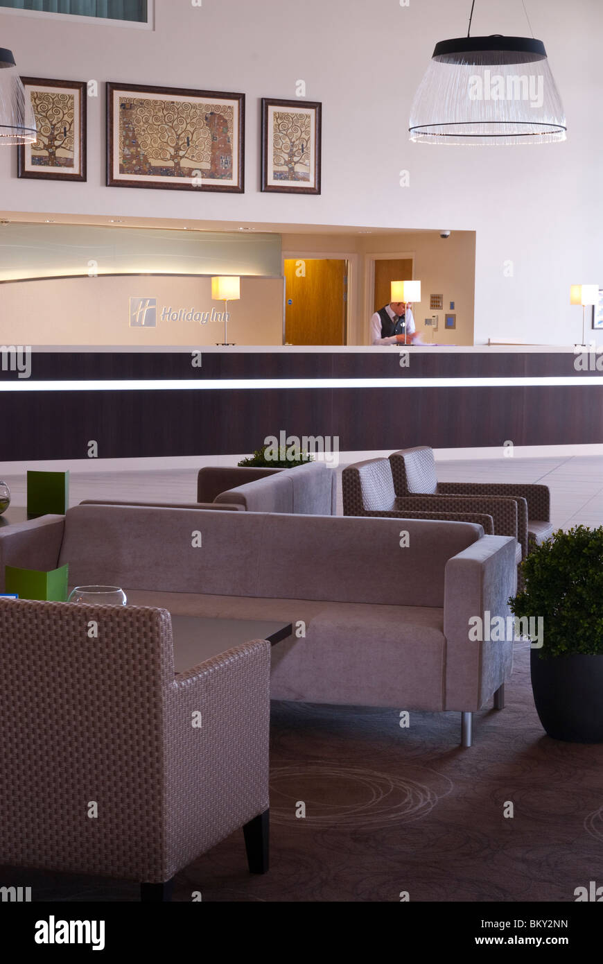 Holiday inn uk reception hi-res stock photography and images - Alamy