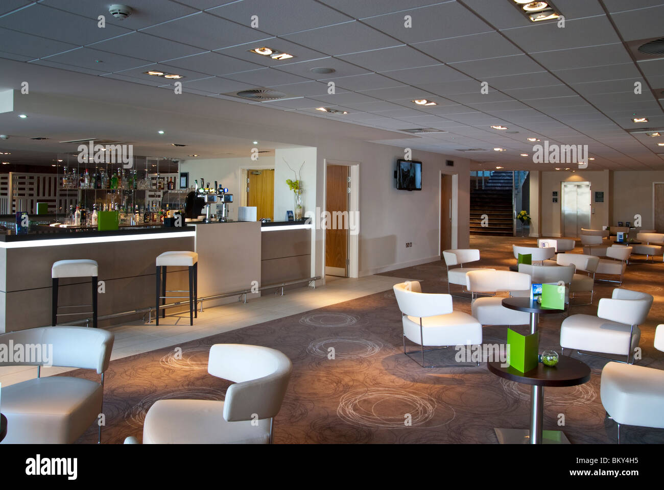 English public bar interior hi-res stock photography and images - Alamy