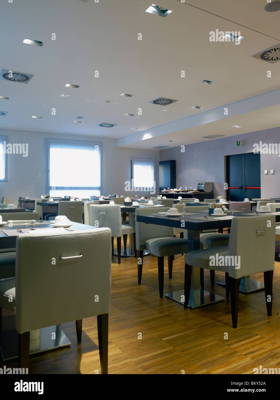 Hotel bar set up hi-res stock photography and images - Alamy