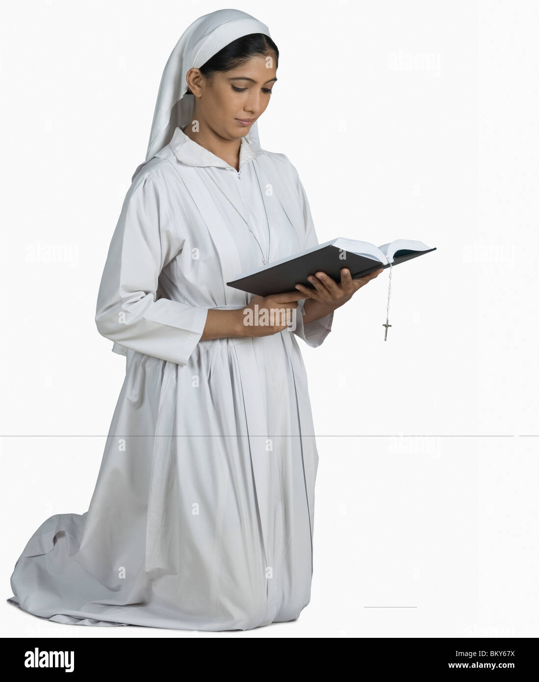 Kneeling nun hi-res stock photography and images - Alamy