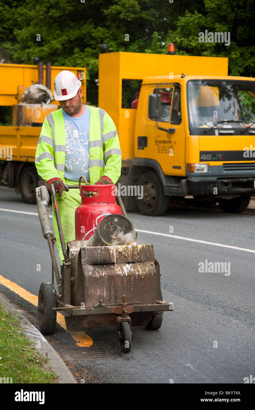 Line painting lorry High Resolution Stock Photography and Images - Alamy