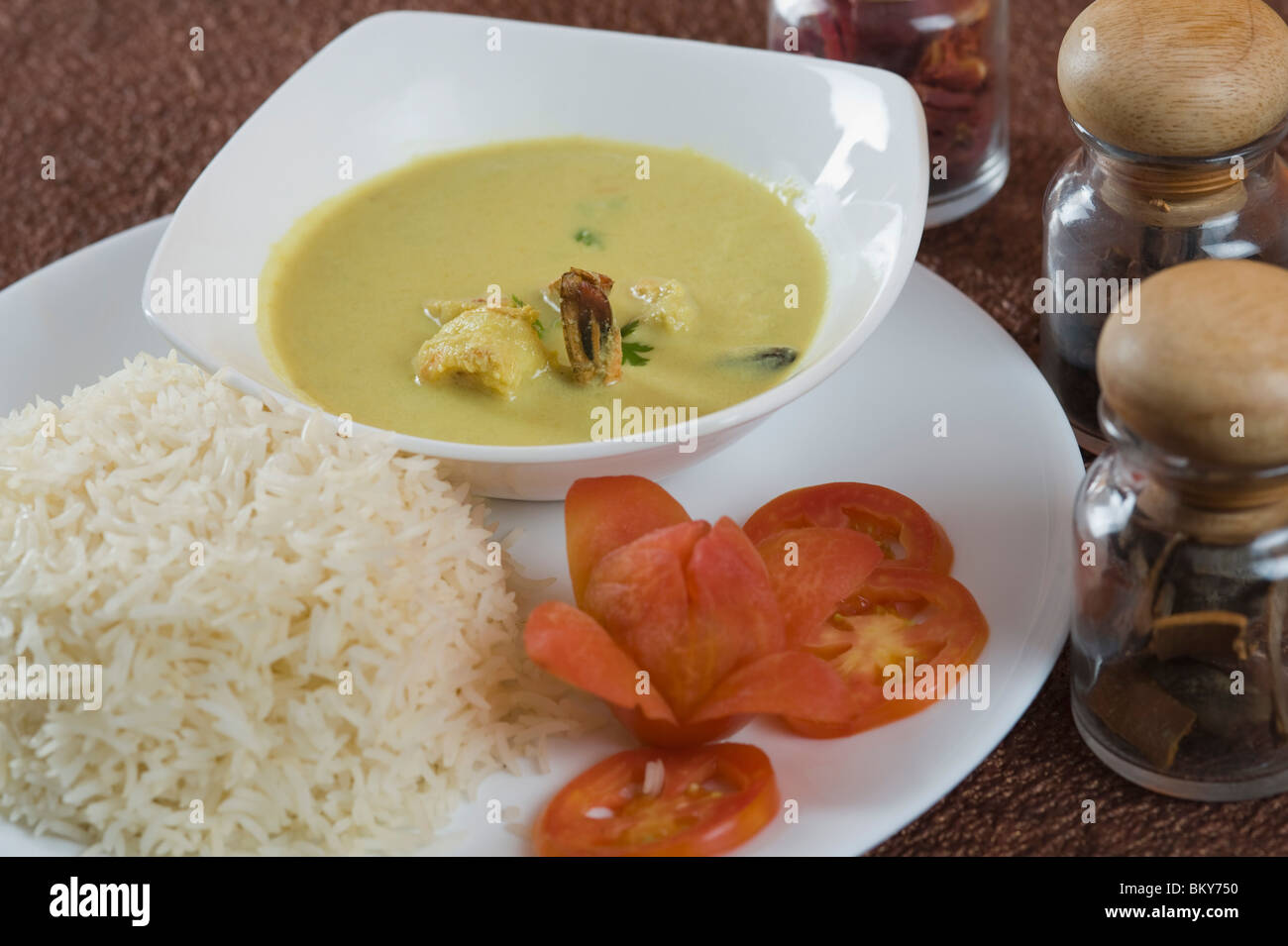 Close-up of prawn curry served with rice Stock Photo - Alamy