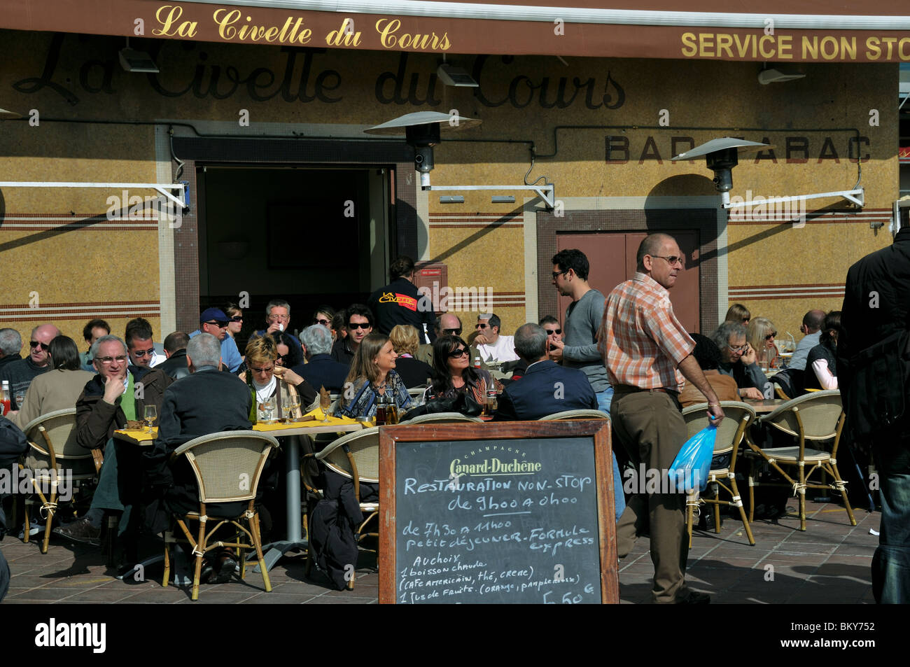 French cafe menu on blackboard hi-res stock photography and images - Alamy