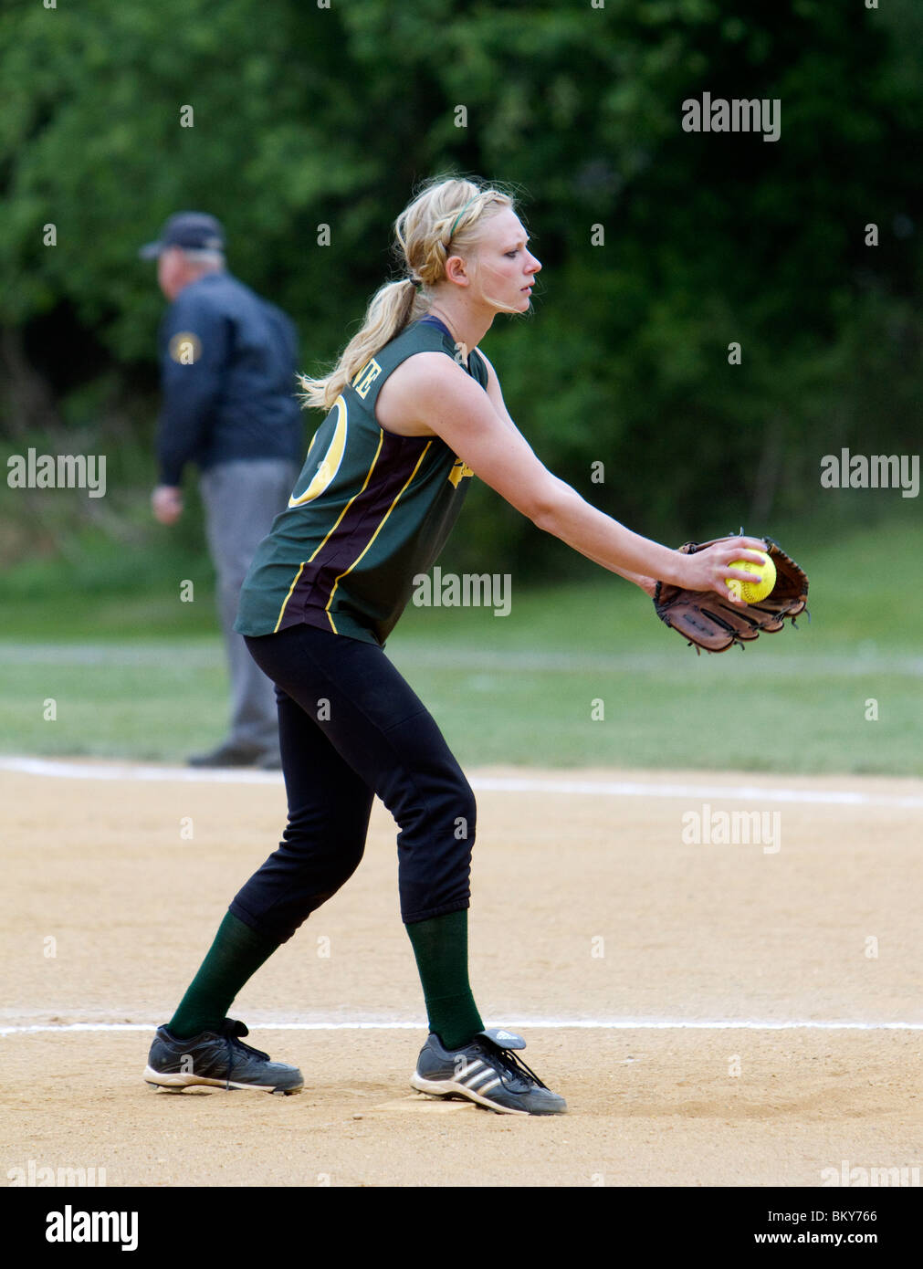 Girls high school softball pitcher in her delivery Stock Photo - Alamy