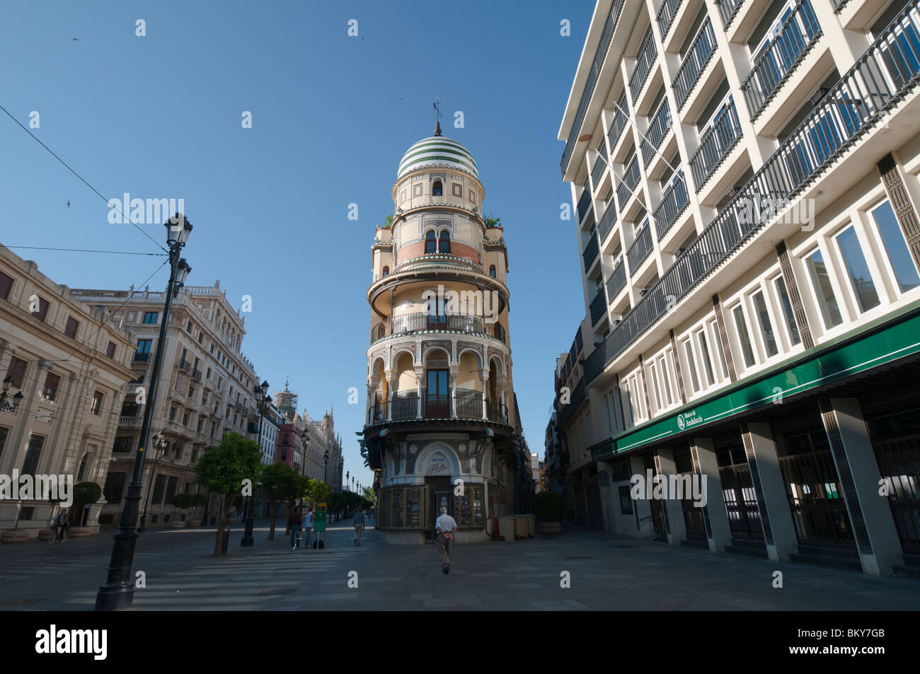 Architecture wide angle hi-res stock photography and images - Alamy