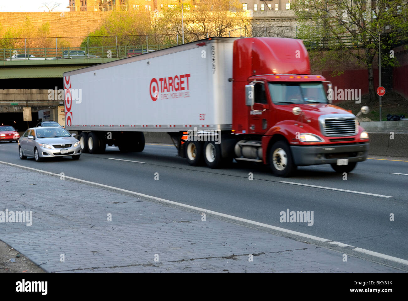 The Cross Bronx Expressway is a major expressway (freeway) in the ...