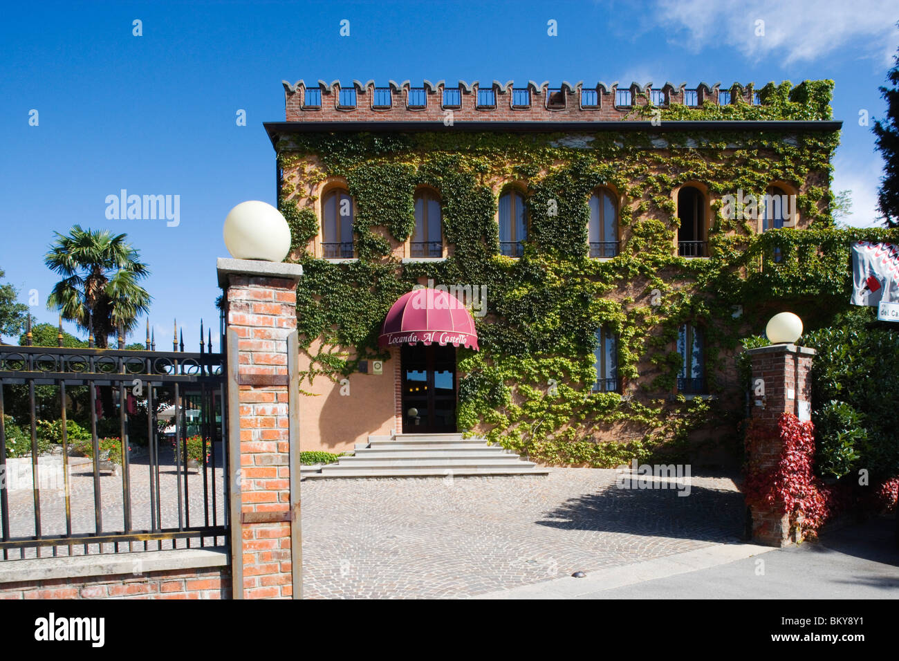 Al castello hi-res stock photography and images - Alamy