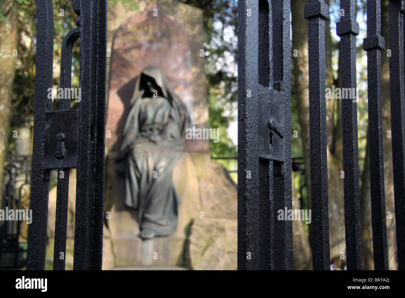Woman bewail hi-res stock photography and images - Alamy