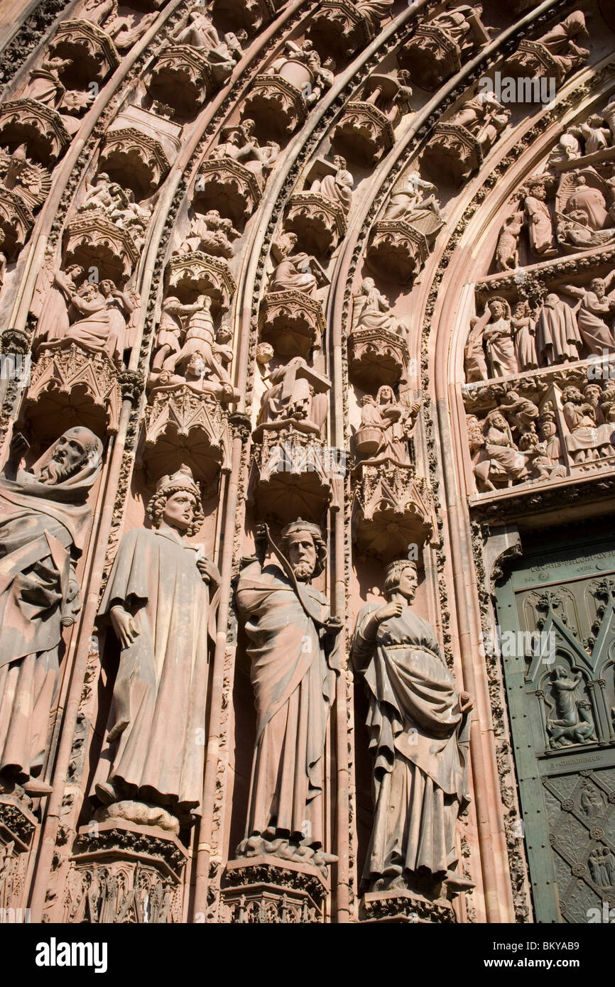 Details prophet statues, of the main portal of the west facade, Details ...