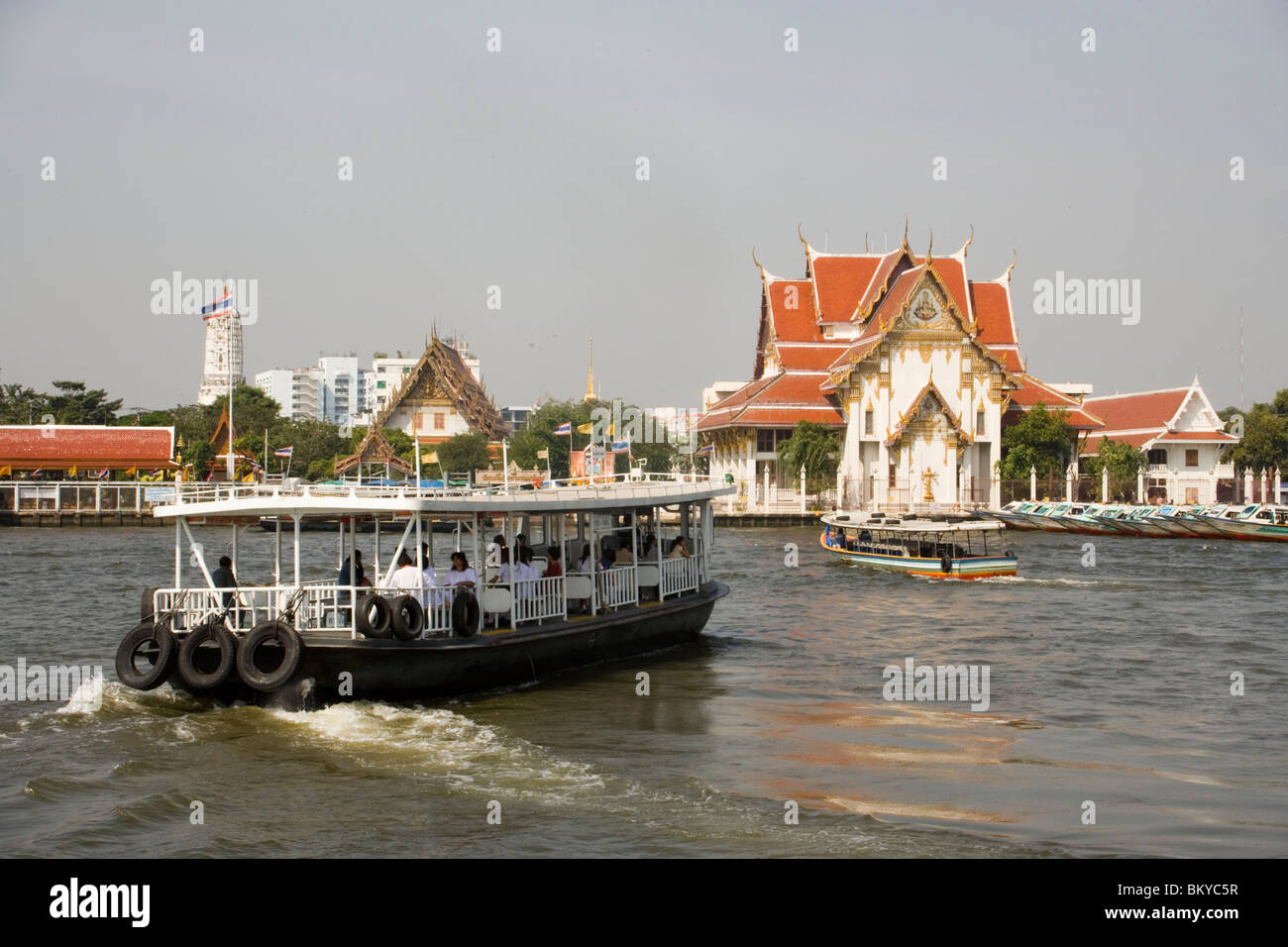 Thailand bangkok river menam chao hi-res stock photography and images ...