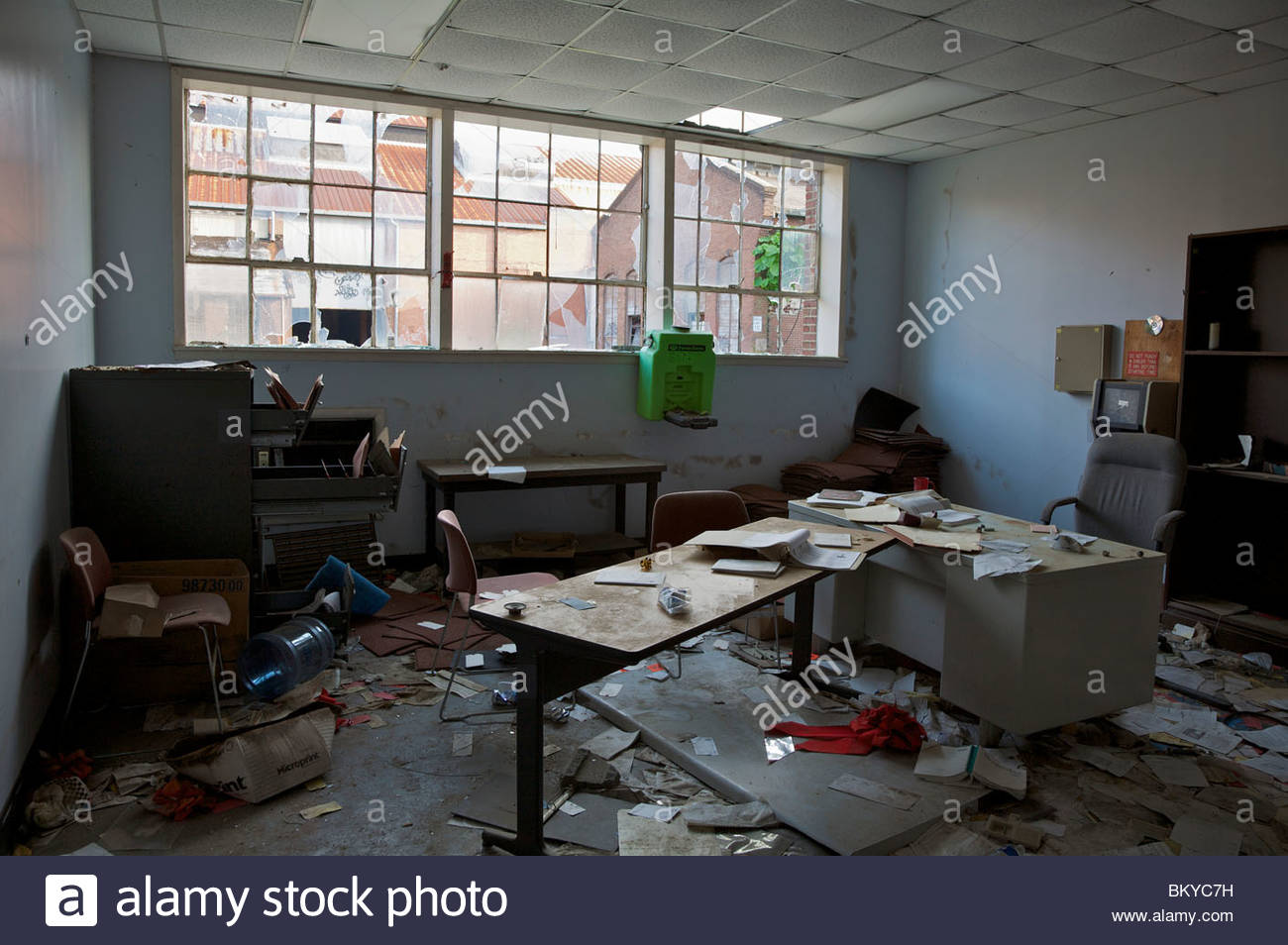 Messy Office Table High Resolution Stock Photography and Images - Alamy