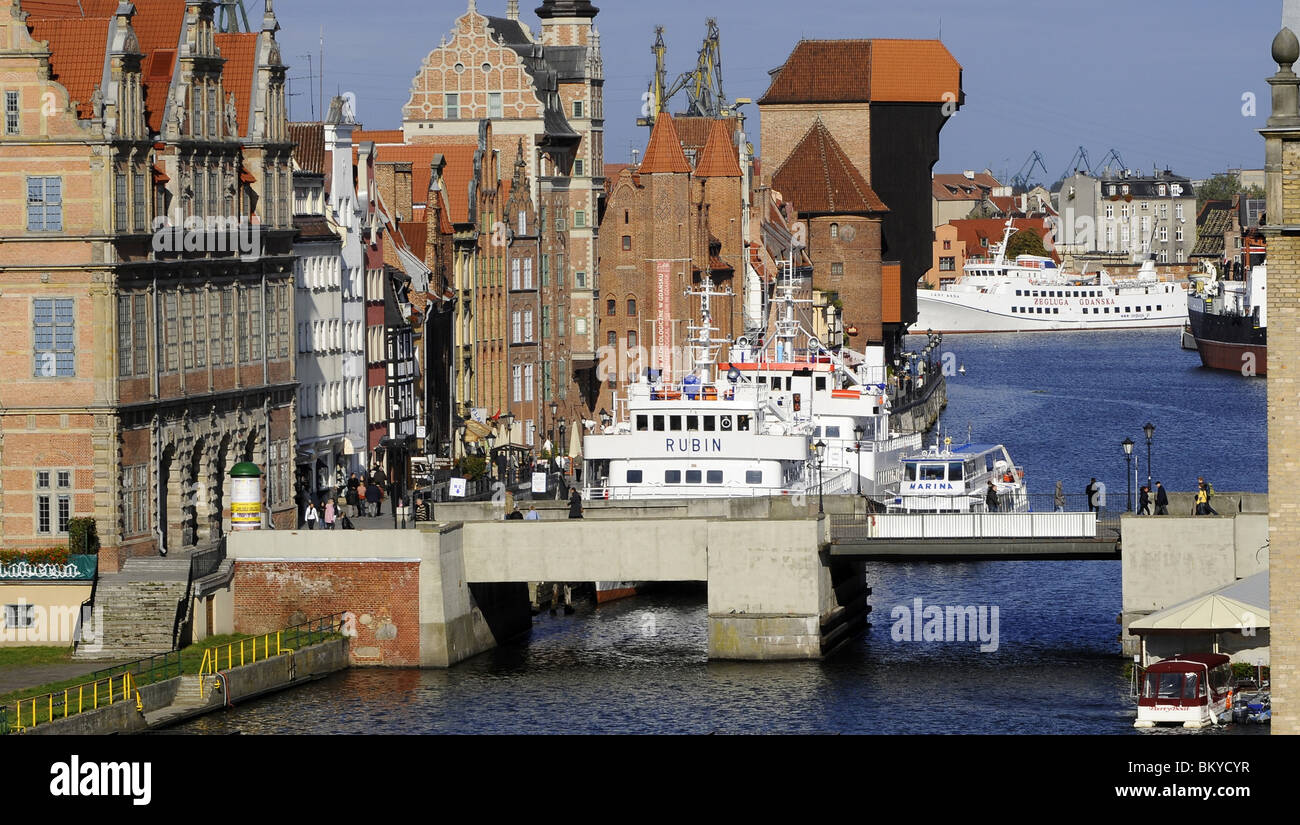 Long seaport sun in background hi-res stock photography and images - Alamy