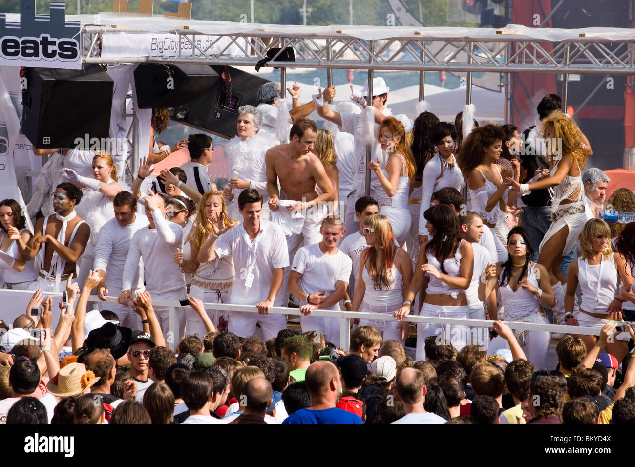 Ravers hi-res stock photography and images - Alamy