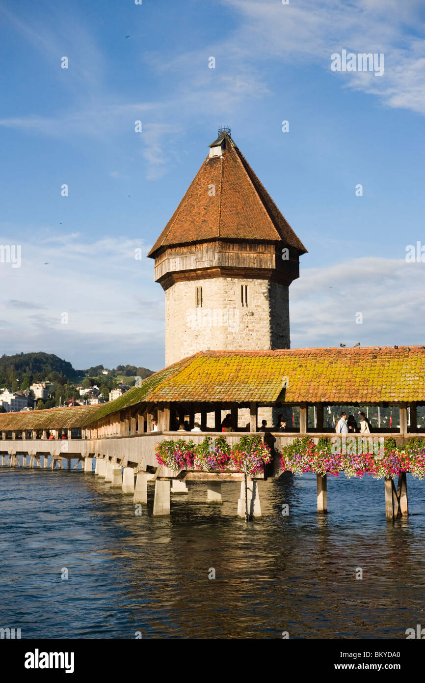 Reuss river with Kapellbruecke (chapel bridge, oldest covered bridge of ...