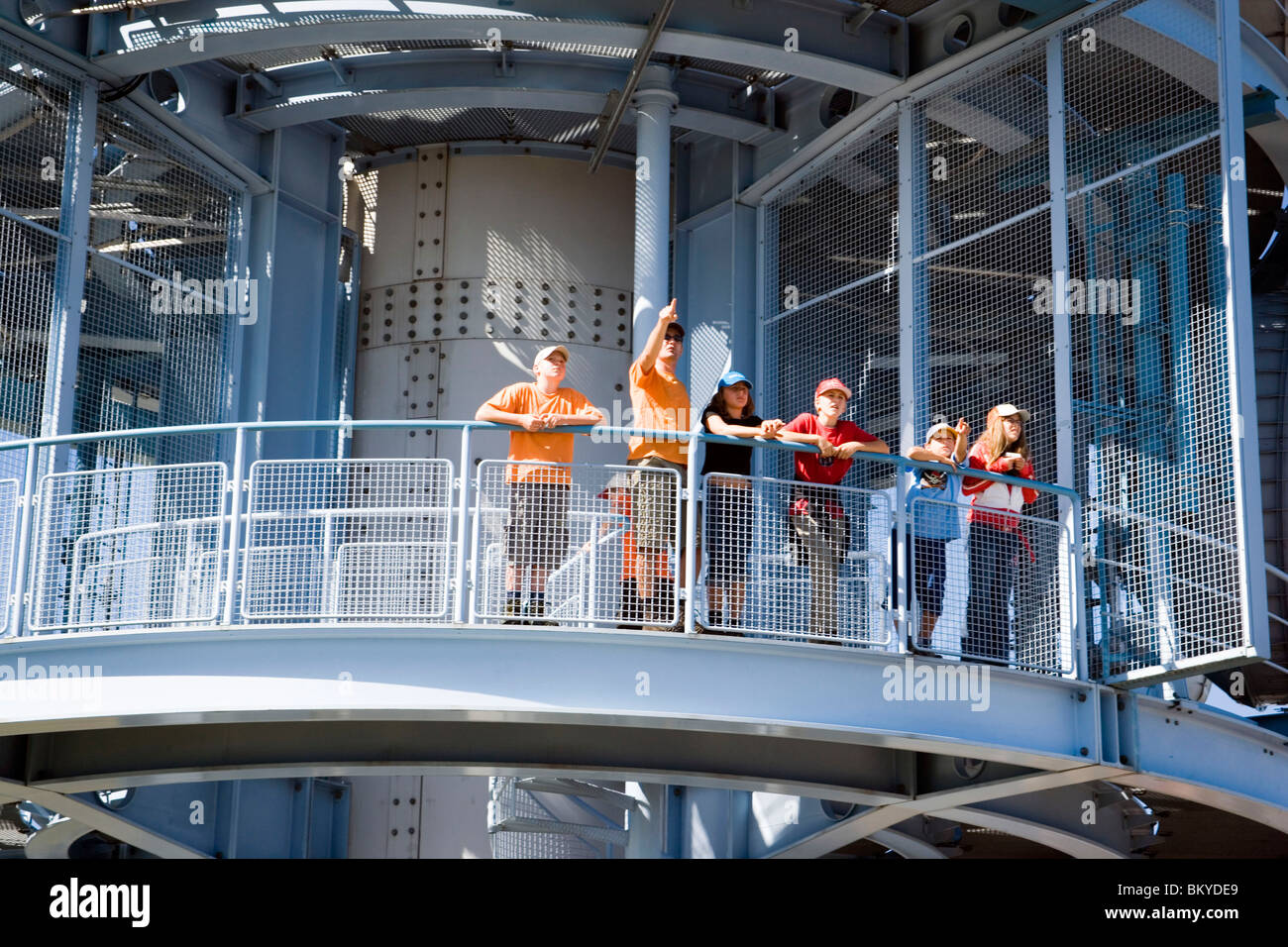 Children standing on a platform hi-res stock photography and images - Alamy