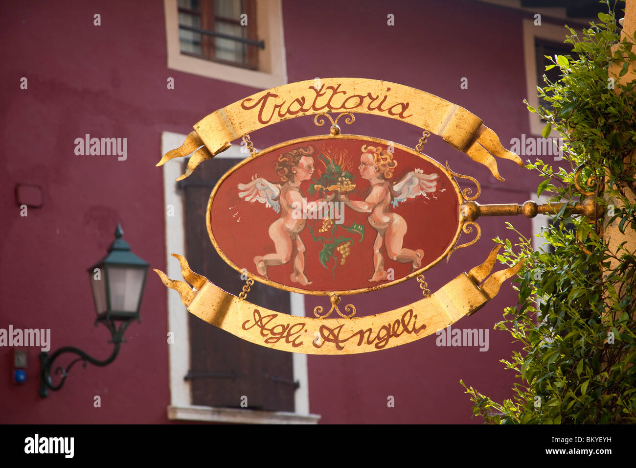 Trattoria sign hi-res stock photography and images - Alamy