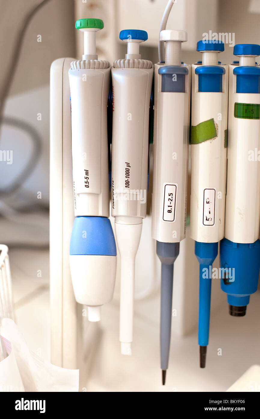Micropipettes hi-res stock photography and images - Alamy