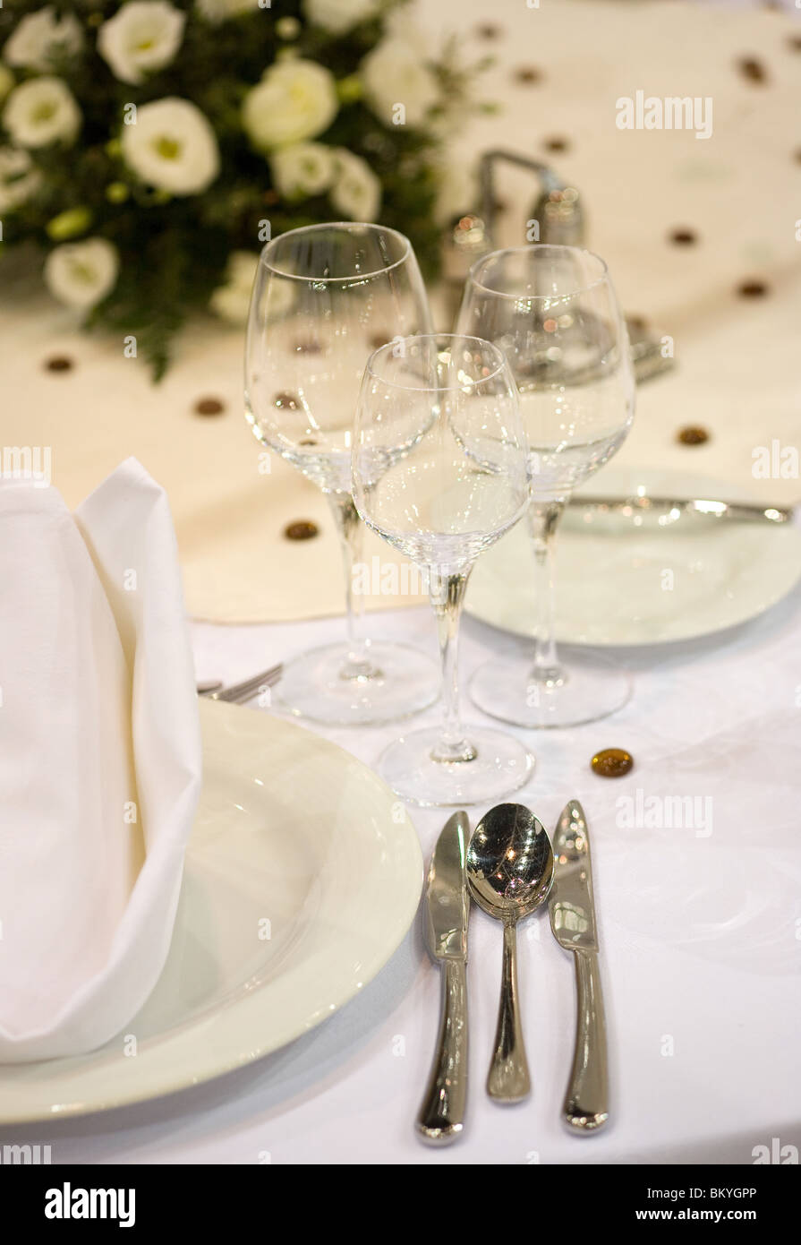 elegant dinner table Stock Photo - Alamy
