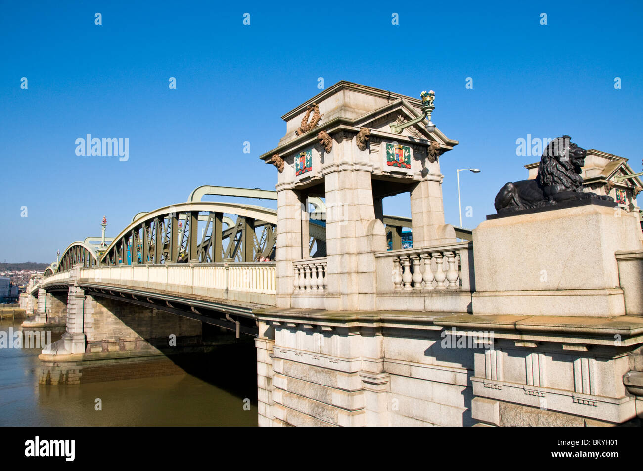 Rochester bridge hi-res stock photography and images - Alamy