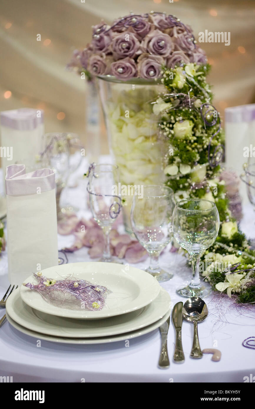 elegant dinner table Stock Photo - Alamy