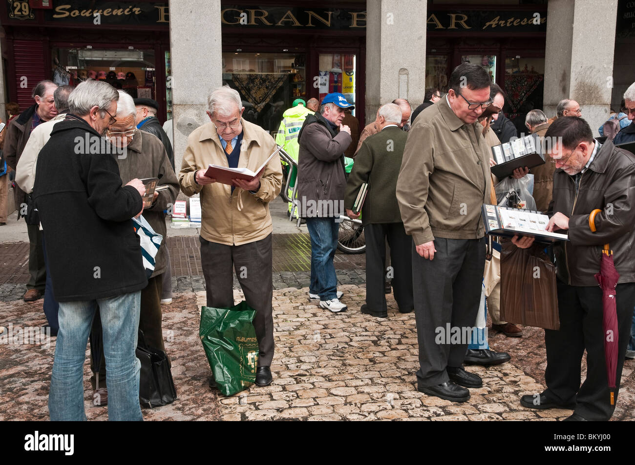 Philatelists hi-res stock photography and images - Alamy