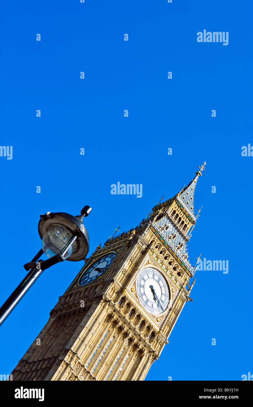 Twenty past four hi-res stock photography and images - Alamy