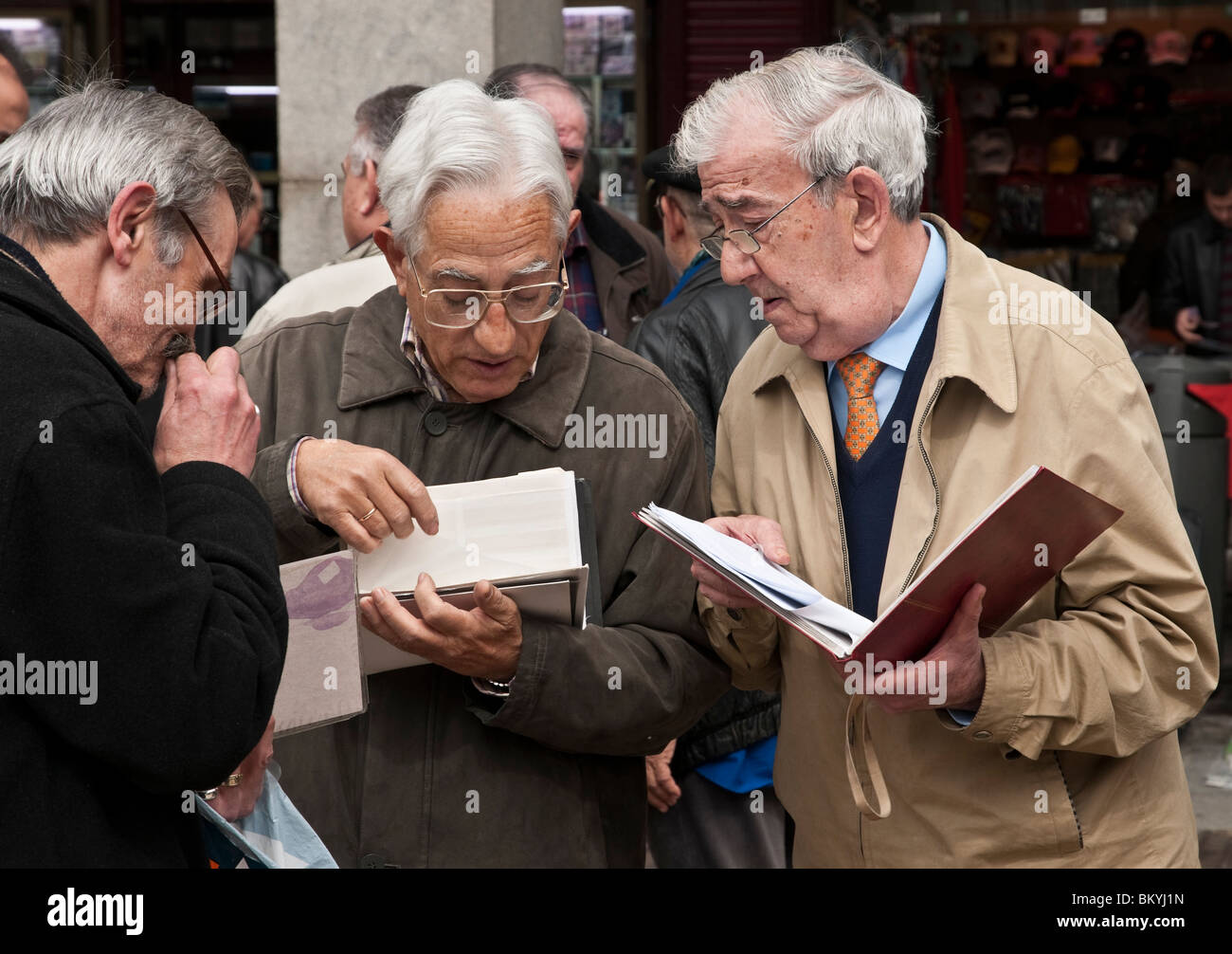 Philatelists hi-res stock photography and images - Alamy