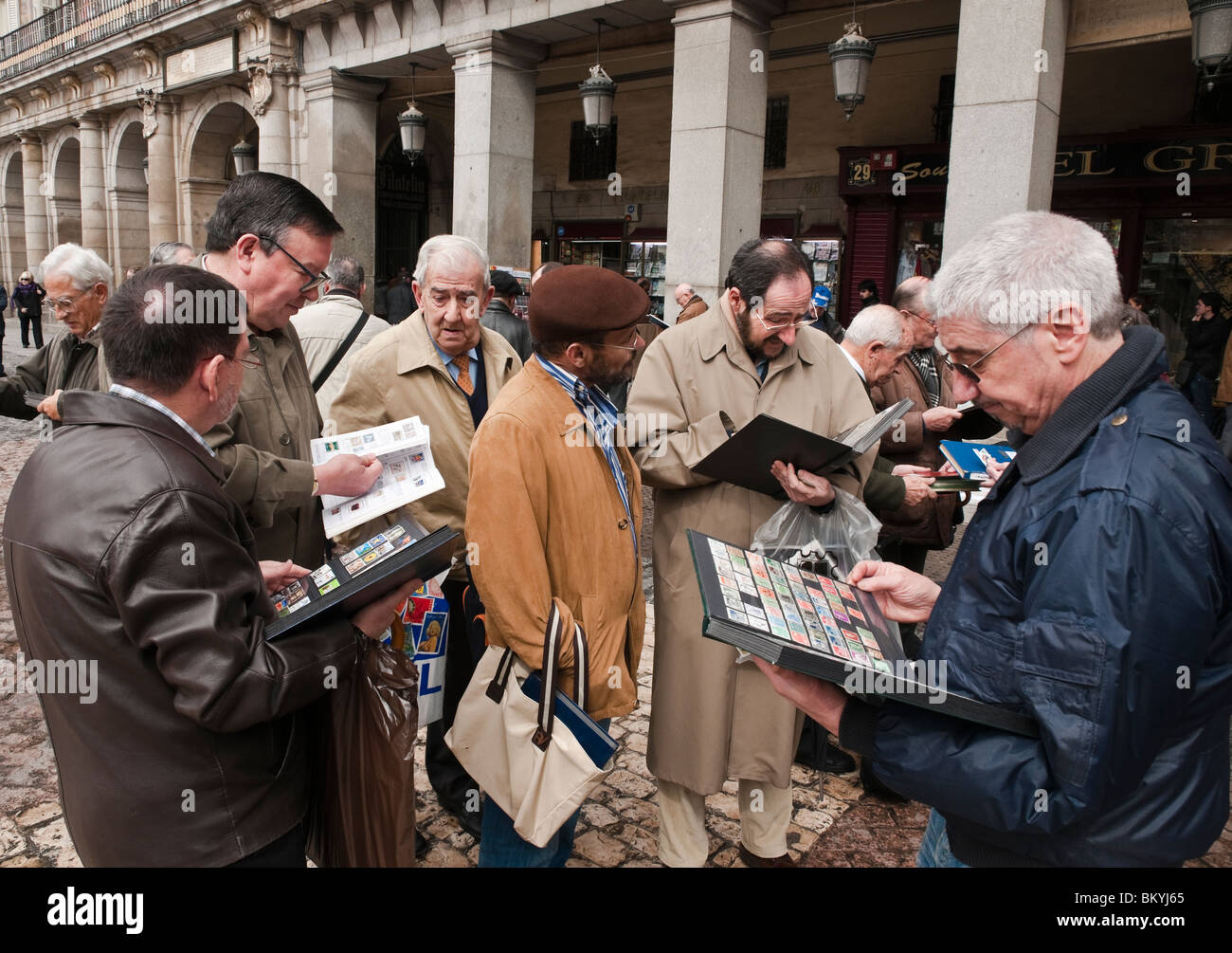 Philatelists hi-res stock photography and images - Alamy