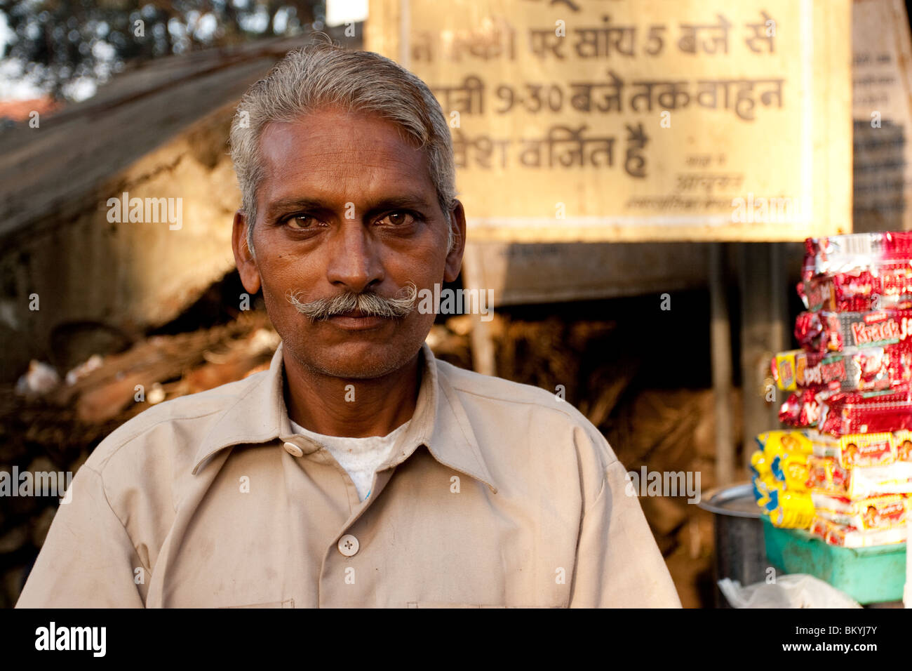 tea vendor in Mt Abu, India Stock Photo - Alamy