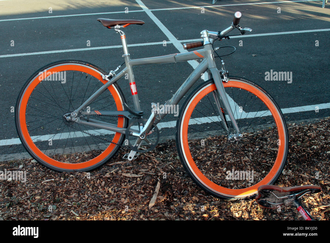 Damaged cycle hi-res stock photography and images - Alamy