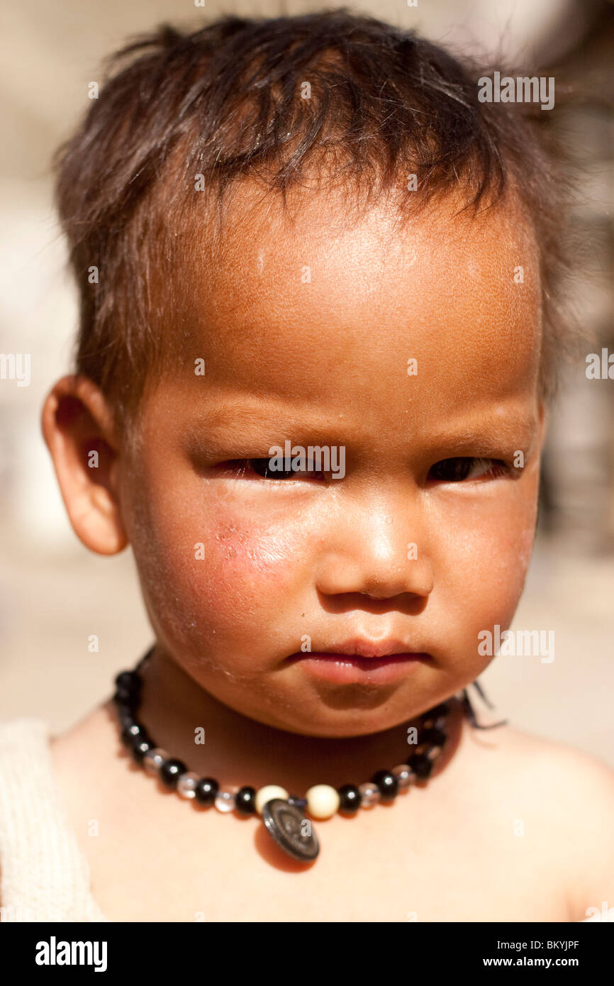 Homeless indian child hi-res stock photography and images - Alamy