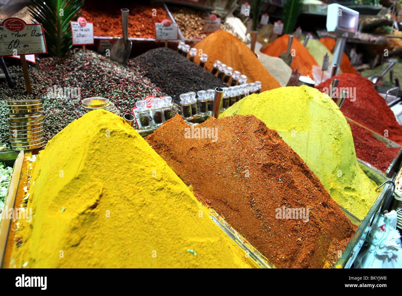 Sultanahmet bazaar hi-res stock photography and images - Alamy