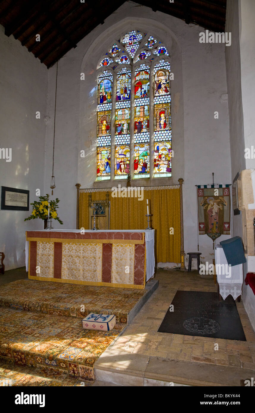 Altar stained glass hi-res stock photography and images - Alamy