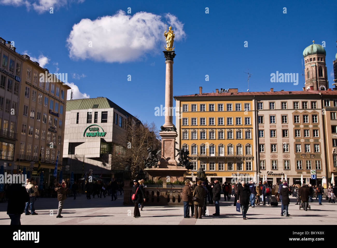 Marienplatz munich tourists hi-res stock photography and images - Alamy