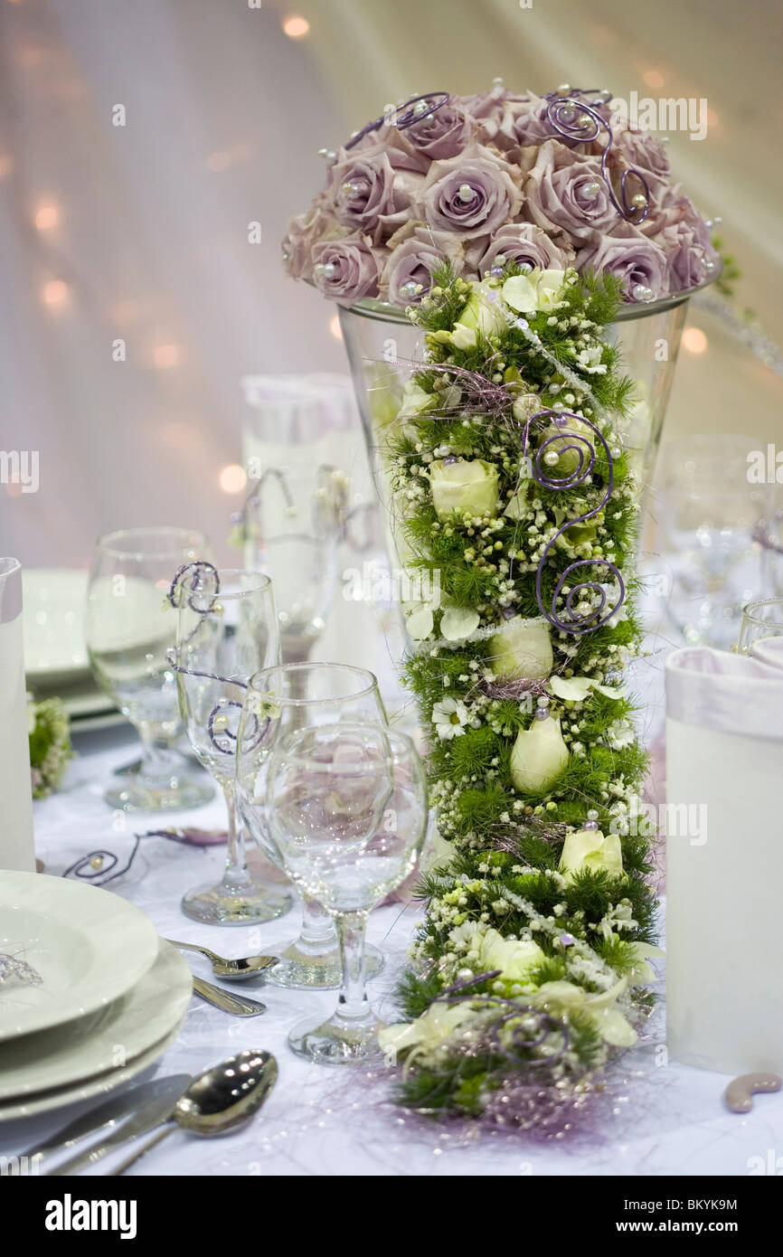 elegant dinner table Stock Photo - Alamy