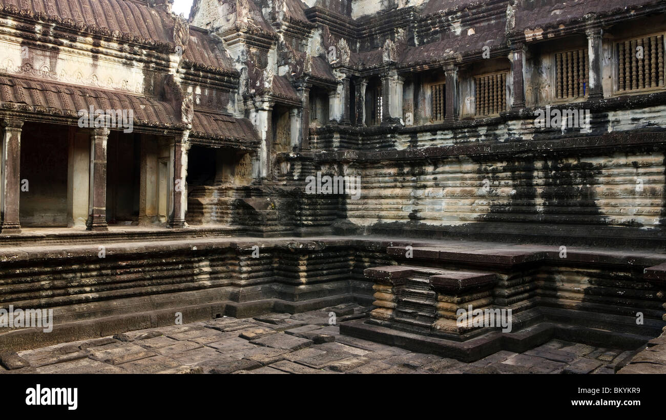 Central courtyard inside Angkor Wat Stock Photo - Alamy