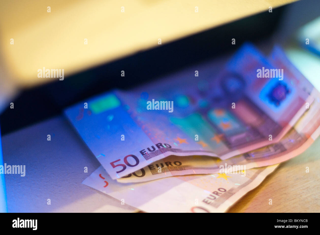 Money security uv hi-res stock photography and images - Alamy