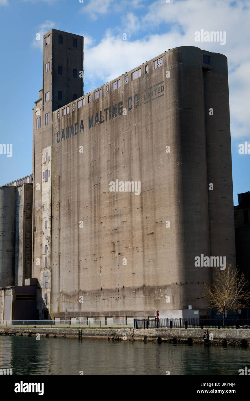 Canada Malting Co. grain processing tower is pictured in Toronto Stock ...