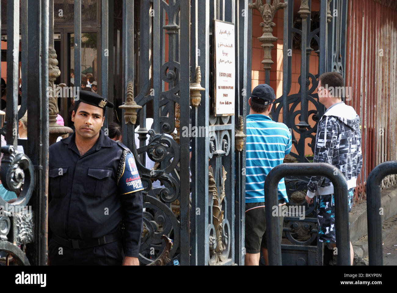 Egyptian security guard hi-res stock photography and images - Alamy